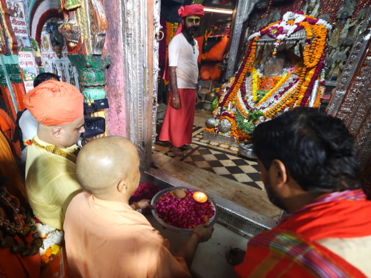 मुख्यमंत्री योगी ने अयोध्या राज परिवार के मुखिया राजा विमलेंद्र मोहन को ...