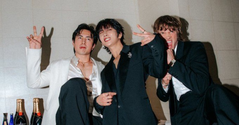 SEVENTEEN's Joshua poses with Hudson Williams, Connor Storrie at Golden ...