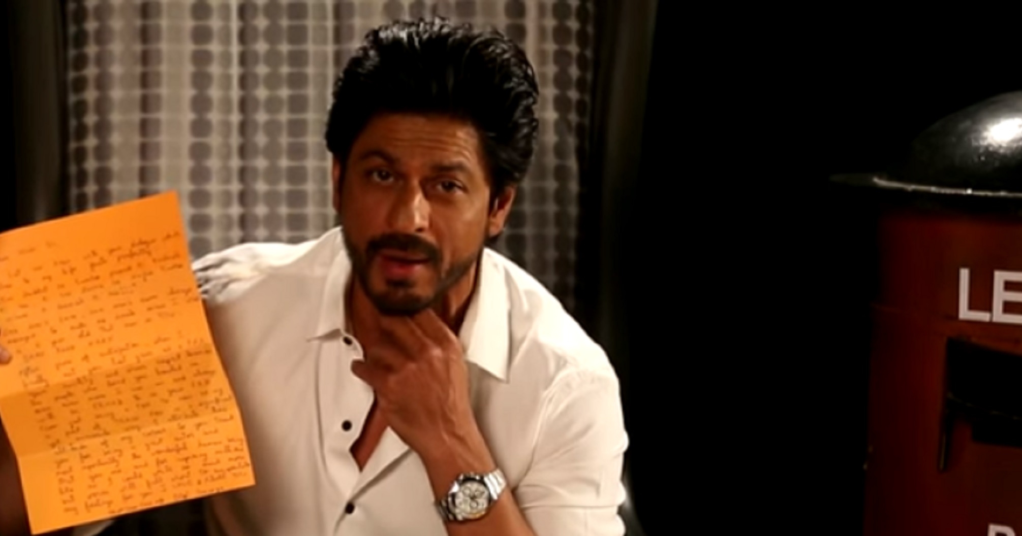SRK Reading Fan Mail In This Video Will Make You Want To Write A Letter ...