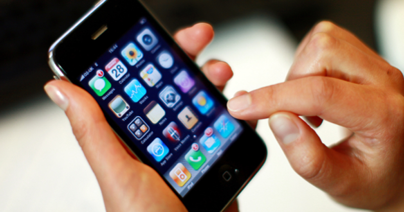 7 Popular Myths About Your Mobile Phone - Busted