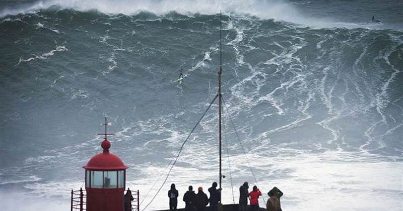 A Massive 62-Ft-Tall Wave Has Set The World Record For The Biggest Wave ...