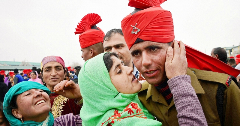 20,000 Men Turn Up For Recruitment Of 55 Army Posts In Kashmir, Show ...