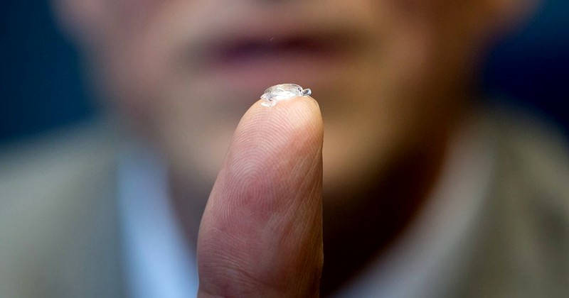 This Bionic Eye Lens Can Give You Superhuman Vision With An 8-Minute ...