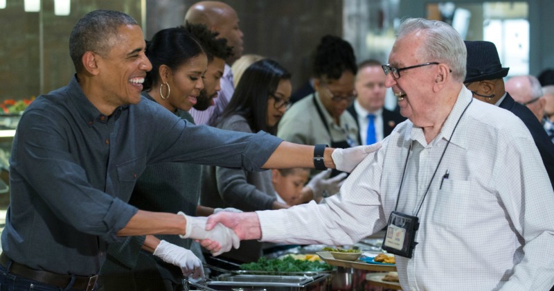 The Obamas Add Another Good Deed To Their Kitty, Serve Thanksgiving ...