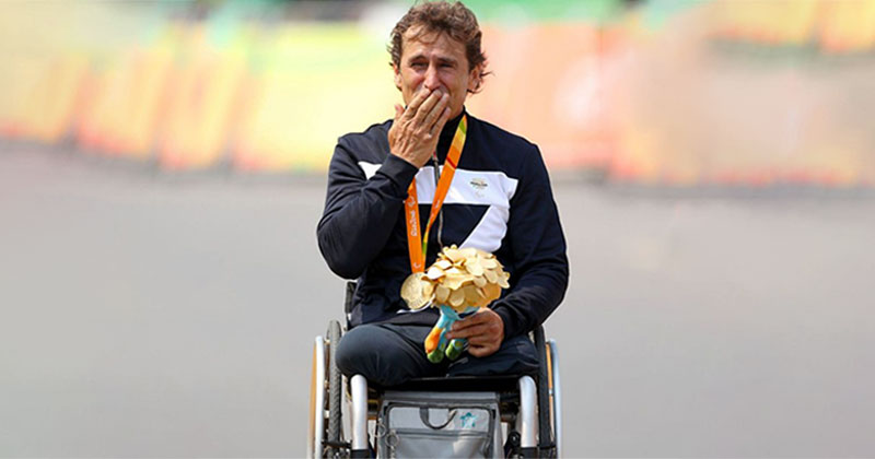 15 Years After Losing His Legs In A Car Crash, This F1 Driver Won A ...