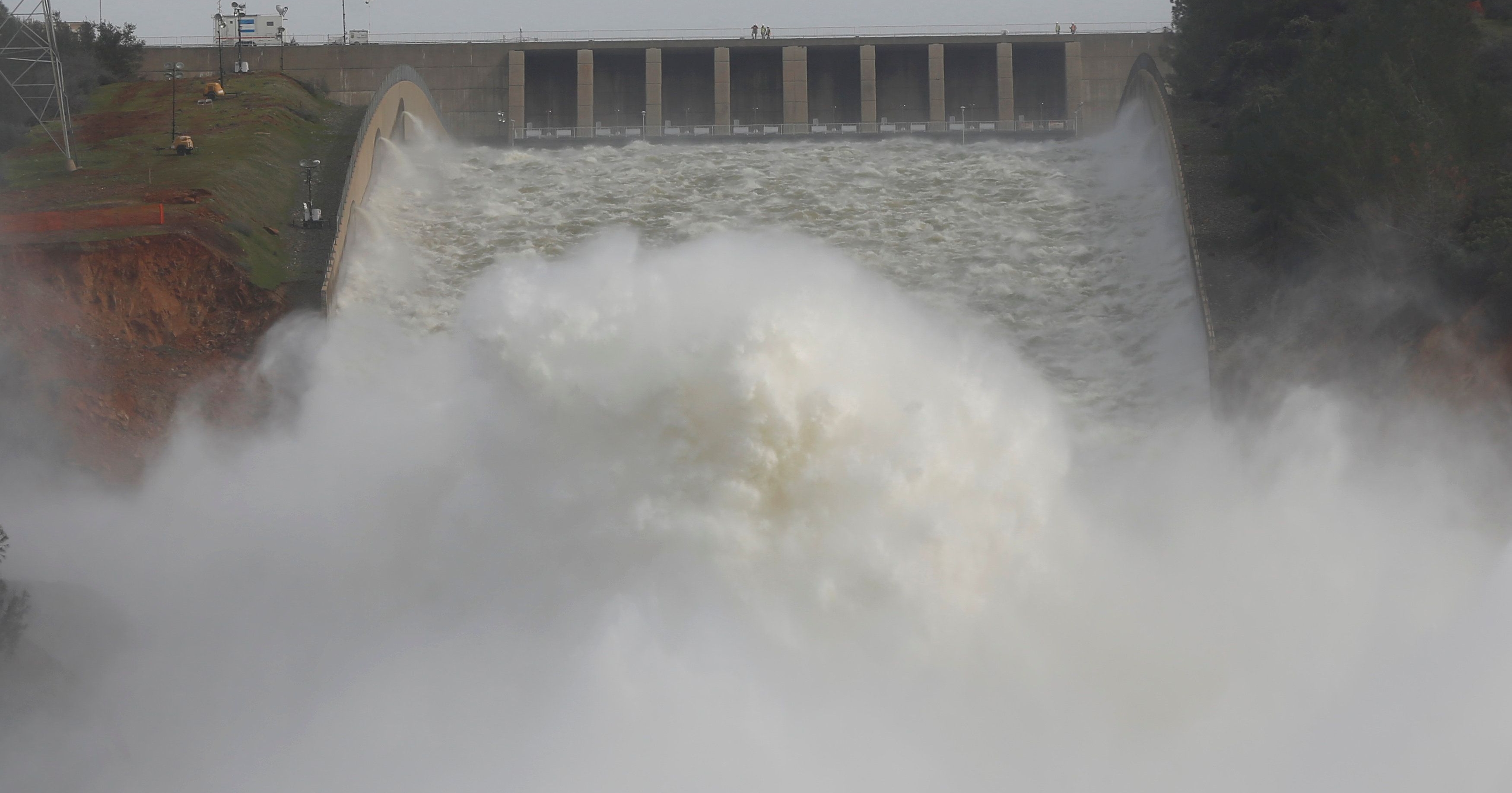 Scary Scenes As Nearly 2,00,000 People Evacuated Due To Fear Of Lake ... Scary Scenes As Nearly 2,00,000 People Evacuated Due To Fear Of Lake ...