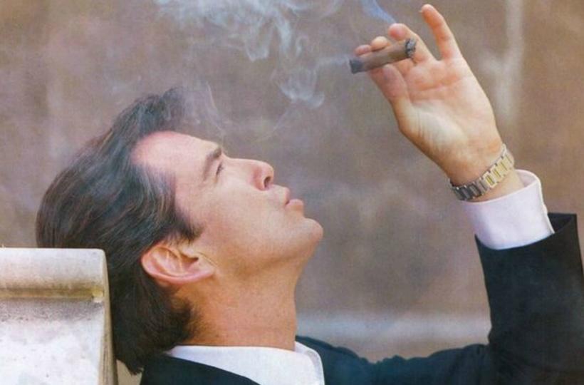 Daniel Craig Smoking Cigarettes