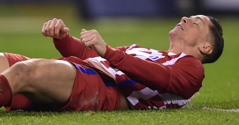 Big Blow For Atletico Madrid After Fernando Torres Has To Be Taken Off ...