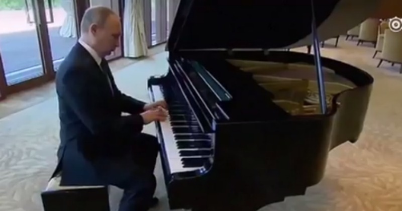 Vladimir Putin Enthralls With An Impromptu Piano Recital, Plays ...