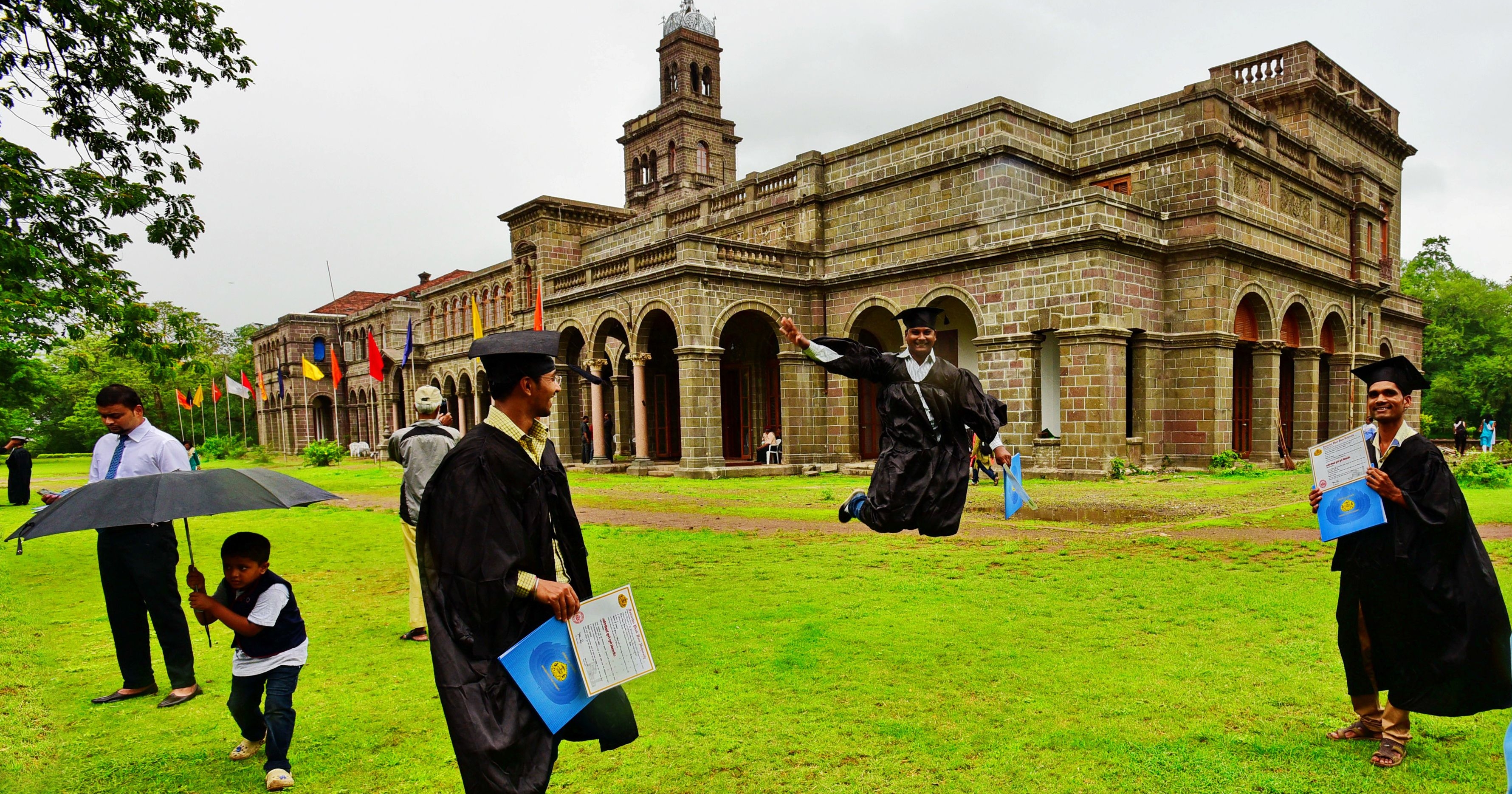 Pune University Sets Weird Rule For Toppers, Only Vegetarians And ...