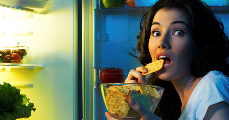 Love Snacking At Night? You Might Be More At Risk Of Developing A Heart ...