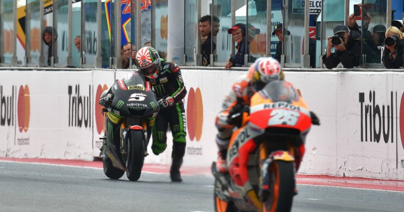 Never Say Never - Biker Runs Out Of Fuel During Race, Pushes His ...