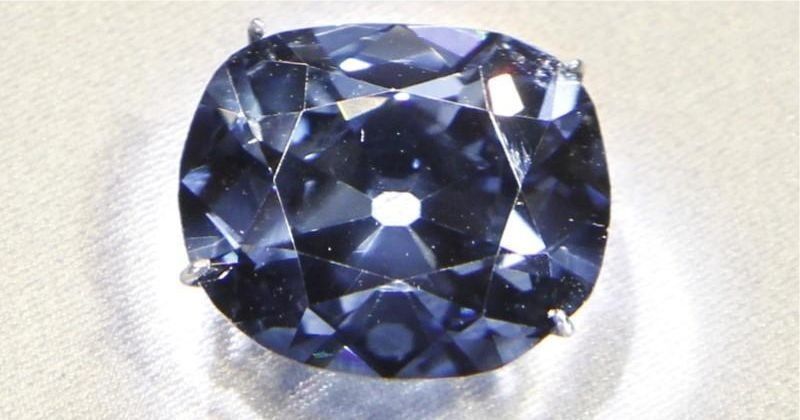 Blue Diamonds Are So Rare & Costly Because They Come From Sea Floor ...