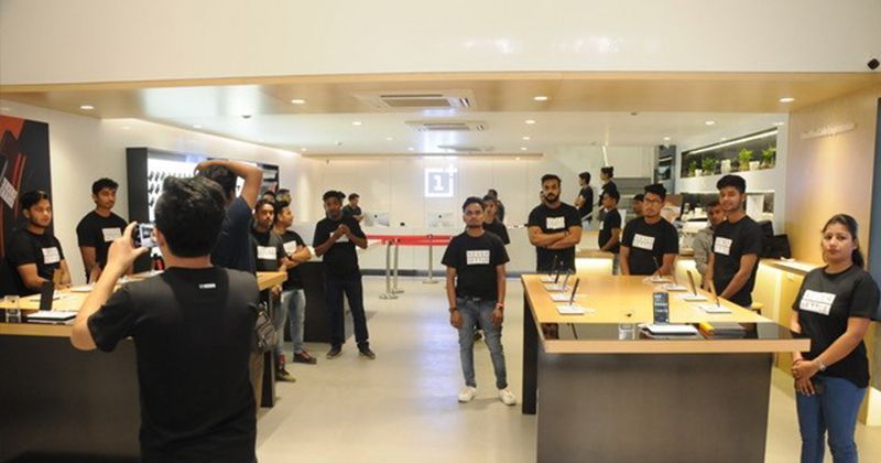 We Checked Out The New OnePlus Experience Store In Delhi & We're In Awe