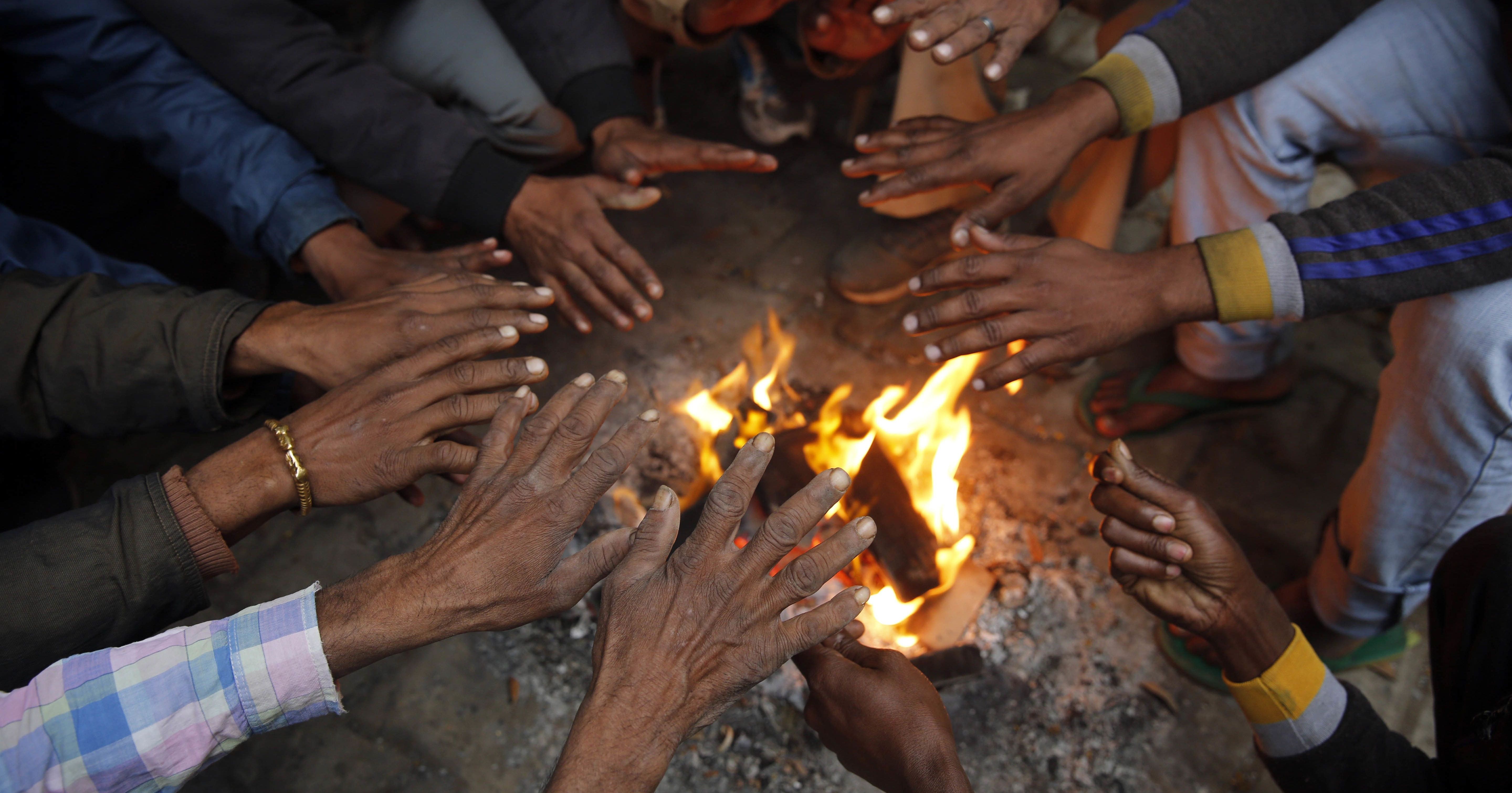 70 Homeless People Die Due To Extreme Cold In UP, Babus Warm Benches ...