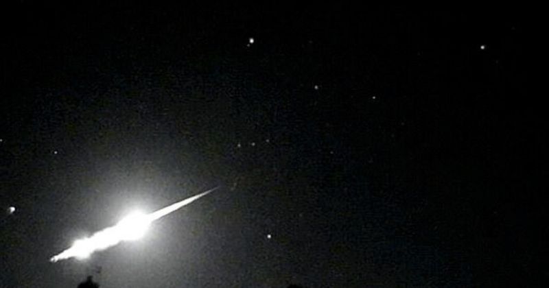 Astronomer Captures A Meteor Exploding In The Night Sky & It's Nothing ...