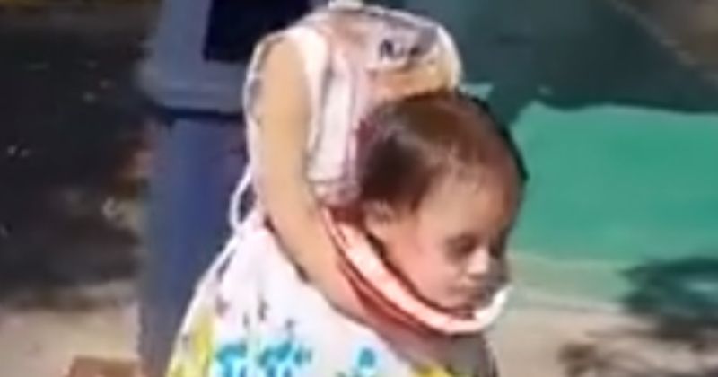 This 2-Year-Old's Headless Halloween Costume Is Spooking The Crap Out ...