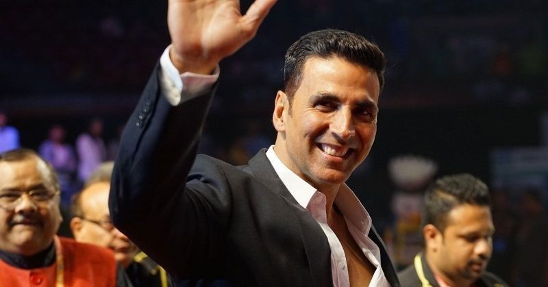 अक्षय कुमार ने प्रेस कांफ्रेंस में रिपोर्टर का फोन उठाकर कहा- नमस्कार ...