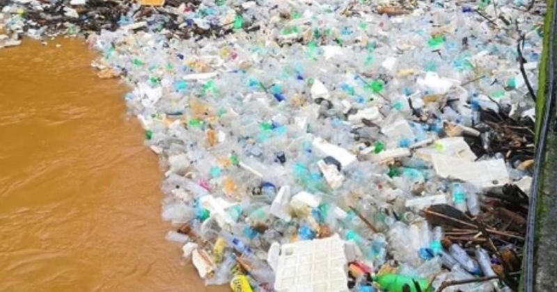 Kerala Flood: River In Palakkad Throws Up All The Plastic Waste Dumped ...