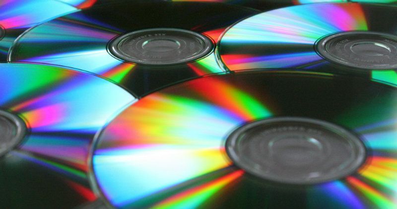 It's 2019 And More People Are Buying Music CDs & Vinyl Records Than ...