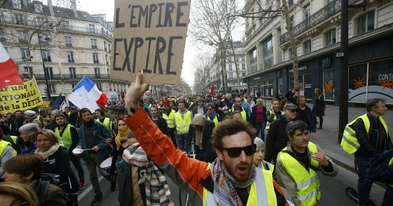 People Are Protesting In Yellow Vests In France Against Inflation, It's ...