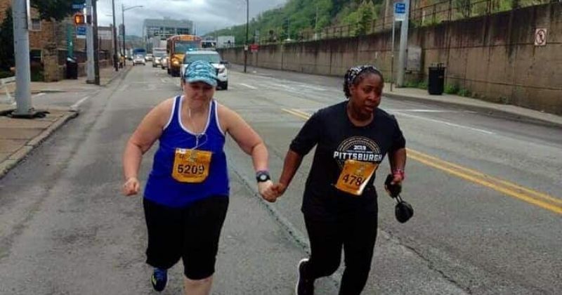 Heartwarming Pic Shows Two Marathon Runners Holding Hands & Crossing ...