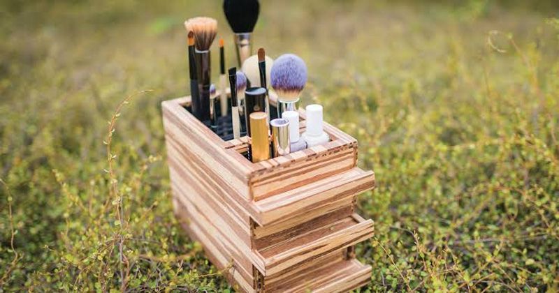 How To Make Eco-Friendly Makeup
