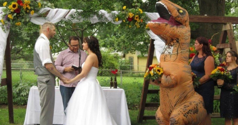 Maid Of Honor Arrives At Sister's Wedding In A T-Rex Costume, Pictures ...