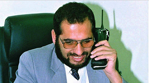 Exactly 20 Years Ago, India Made Its First Cellphone Call