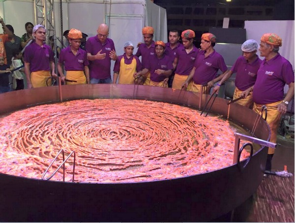 Mumbai Restaurant Makes World's Largest Jalebi, Enters Guinness World ...