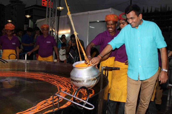 Mumbai Restaurant Makes World's Largest Jalebi, Enters Guinness World ...