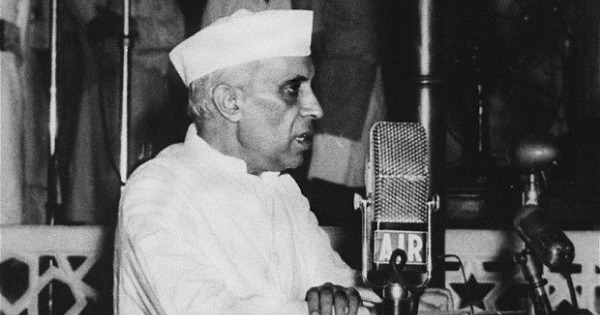 #RememberingNehru 13 Pictures That Show Chacha Nehru's Love For Children