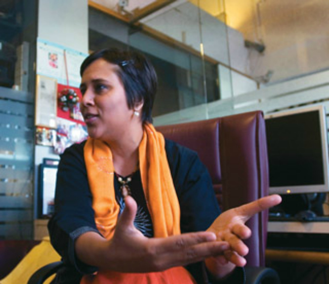 Barkha Dutt & Raveena Tandon Sling Mud At Each Other On The Auspicious ...