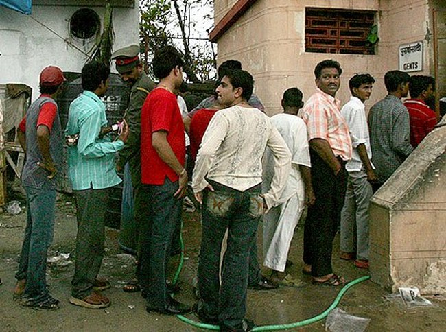 13 Places In India Where You Will Always Find A Never-Ending Queue
