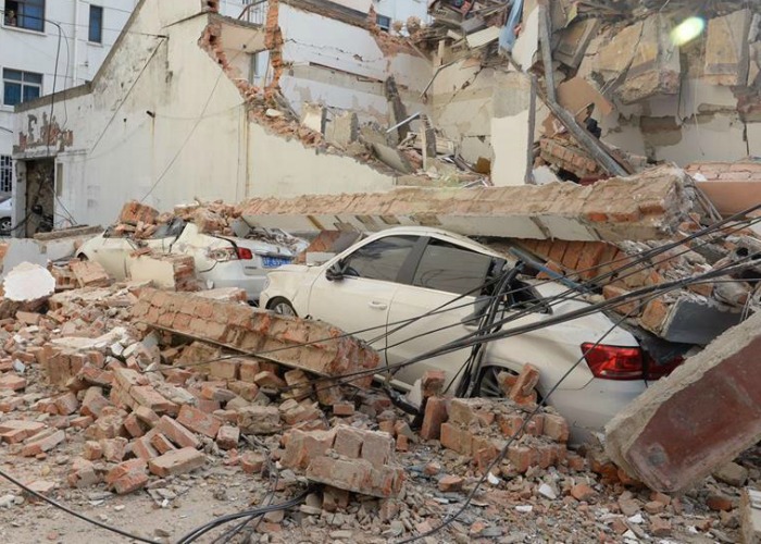 Shocking CCTV Footage Shows The Tragic Moments Of Three-Story Building ...