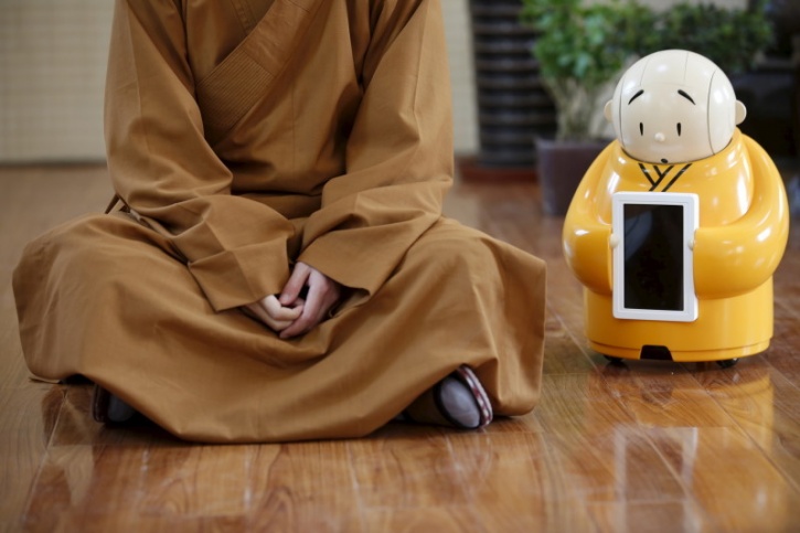 This 500-Year-Old Chinese Temple Has A Robot Buddhist Monk To Help You ...