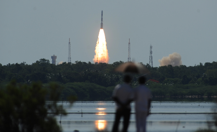 ISRO Successfully Tests A Rocket Engine That Takes Oxygen Directly From ...