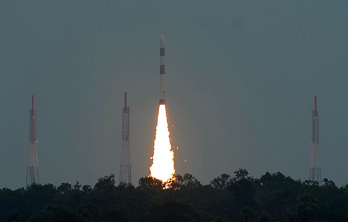 ISRO Successfully Tests A Rocket Engine That Takes Oxygen Directly From ...