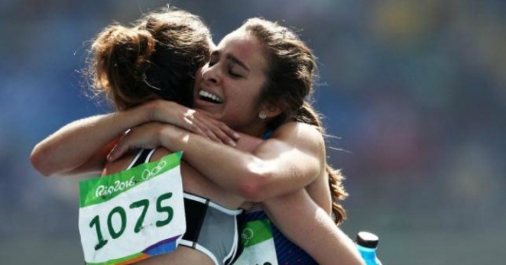 The True Display Of Olympic Spirit - USA Runner Abbey D'Agostino Stops ...