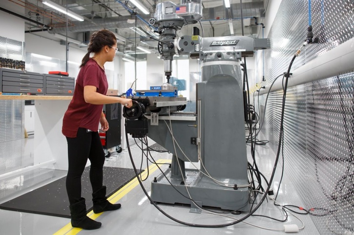 Zuckerberg Unveils Facebook's Biggest Lab Yet, And It Will Even Build ...