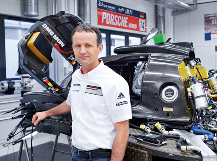 Apple Hires Porsche's Race Car Engineering Chief To Build Their iCar!
