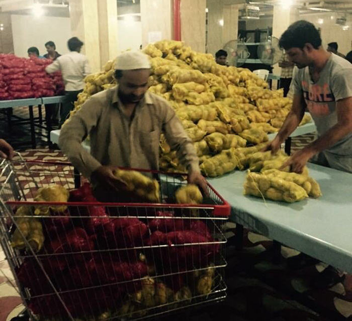 After Feeding 10,000 Starving Indian Workers In The Gulf, Now India Is ...
