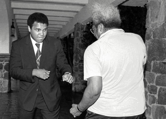 27 Classic Pictures Of Muhammad Ali That Make Him The Legend He Will ...
