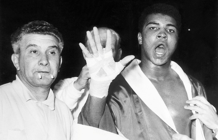 27 Classic Pictures Of Muhammad Ali That Make Him The Legend He Will ...