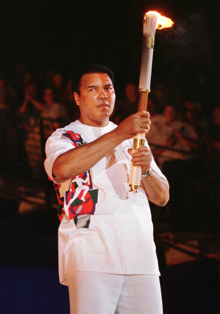 27 Classic Pictures Of Muhammad Ali That Make Him The Legend He Will ...