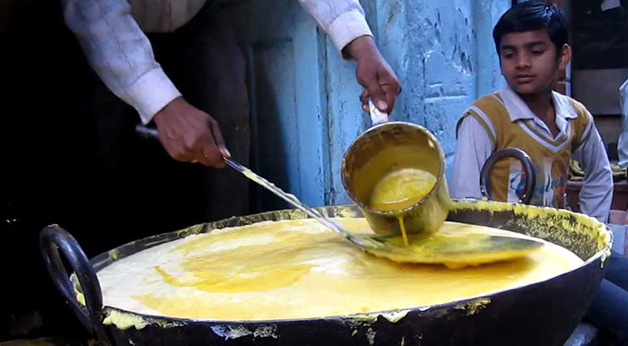 9 Places You Have To Eat At If You're Visiting Varanasi