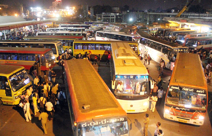 Chennai Buses Are So Crowded, They Don't Stop When The Brakes Are Applied