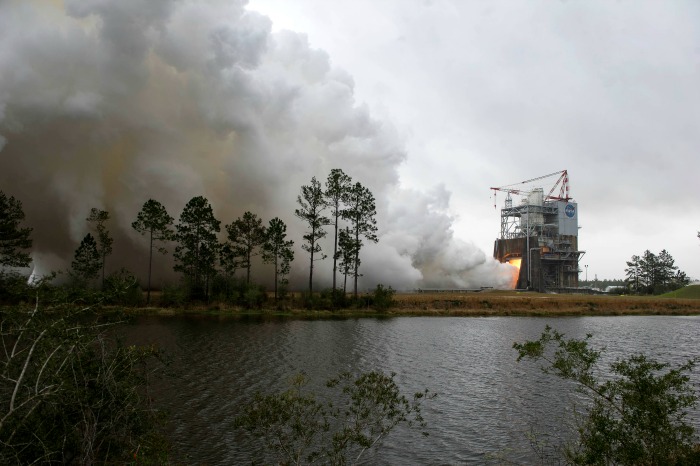 NASA Successfully Test Fires Rocket Engine, The Very One That Will Take ...