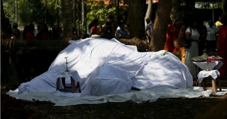 This Grieving Mahout Bid His Elephant Friend Farewell With Last Rites ...