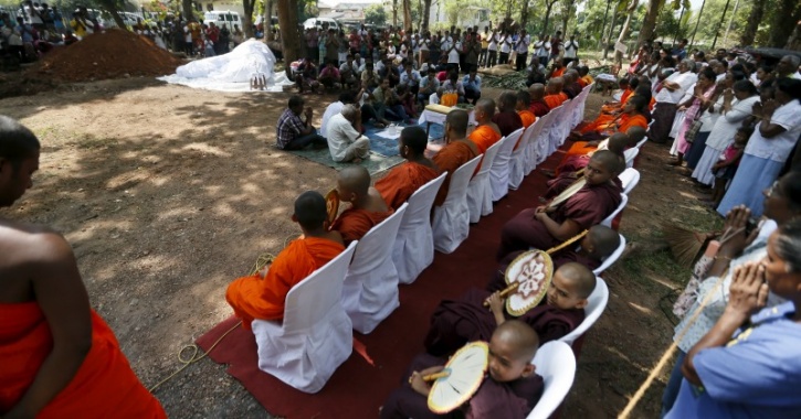 This Grieving Mahout Bid His Elephant Friend Farewell With Last Rites ...